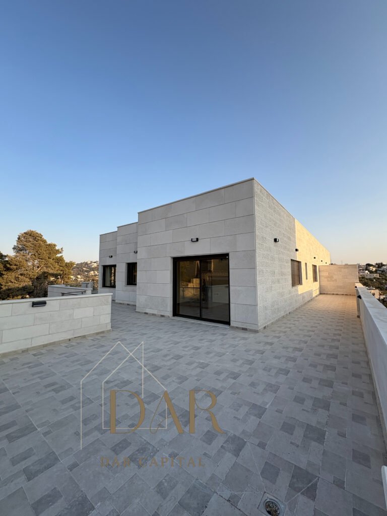 Half-Floor Rooftop in Al Fuheis - Dar Capital